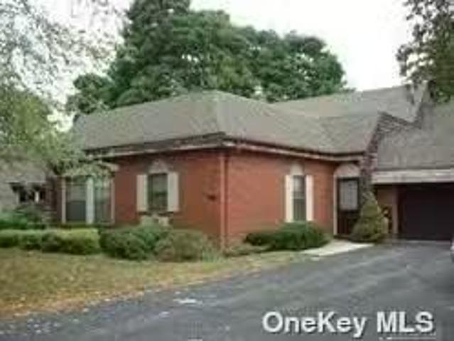 Condominium, Condo Bay Shore, NY 31 Admirals Dr E