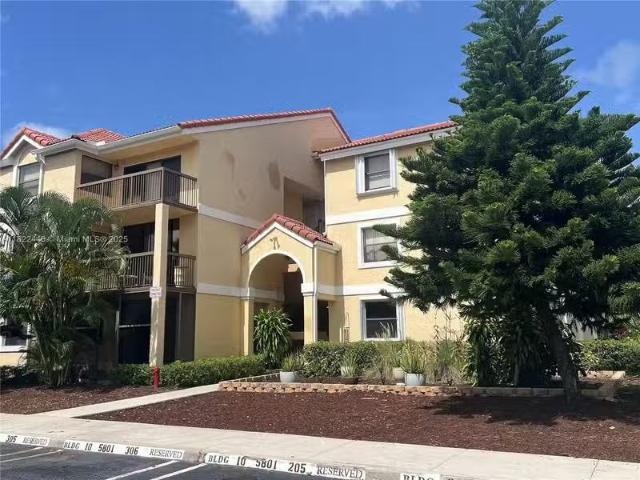 Condominium Coral Springs, FL 5801 Riverside Dr #201B3