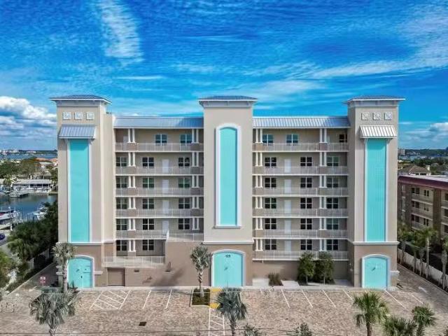 Condominium CLEARWATER BEACH, FL 125 Island Way #504