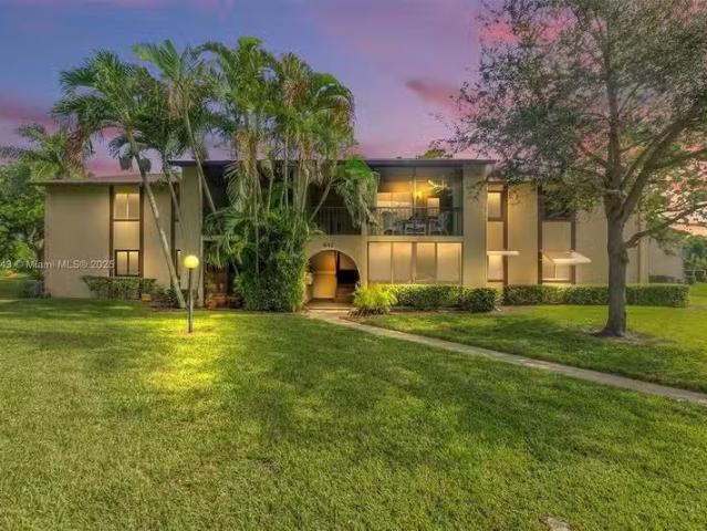 Condominium Green Acres, FL 442 Pine Glen Ln #D2