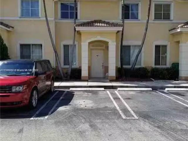 Condominium Hialeah, FL 6916 Nw 174th Ter #D102