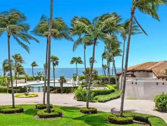 Condominium, High Rise Miami Beach, FL 15723 Fisher Island.