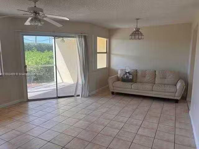 Condominium Homestead, FL 2247 Se 27th Dr #105D
