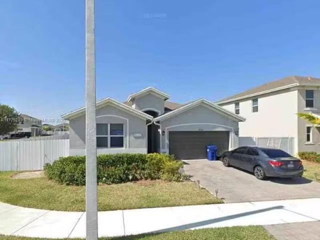 Condominium Homestead, FL 27362 Sw 132nd Ct #1