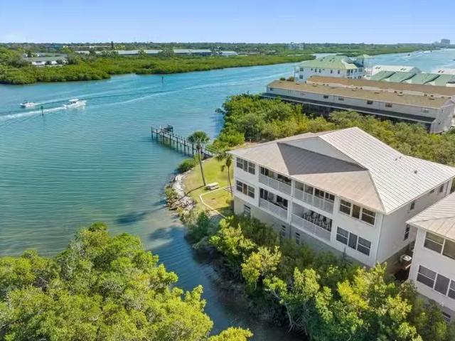 Condominium INDIAN SHORES, FL 19829 Gulf Blvd #704