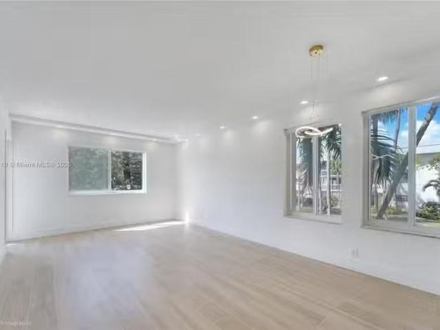 Condominium Key Biscayne, FL 240 Galen Dr #216