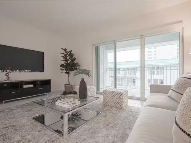 Condominium Key Biscayne, FL 290 Sunrise Dr #3A