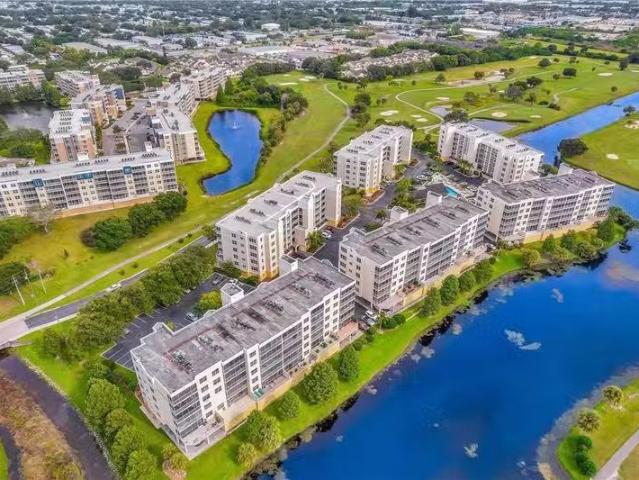 Condominium LARGO, FL 1200 Country Club Dr #4102