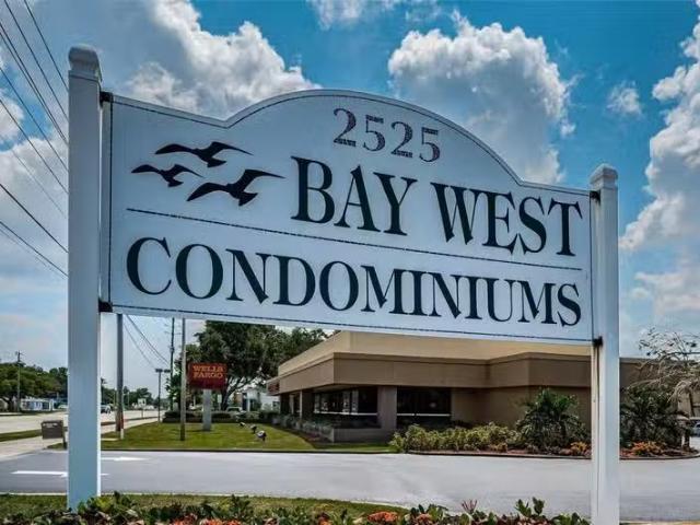 Condominium LARGO, FL 2525 W Bay Dr #D44