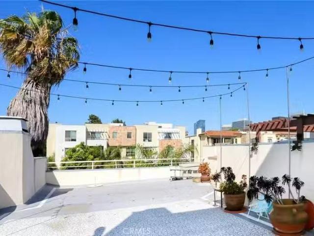Condominium Los Angeles, CA 1423 S Beverly Glen Blvd #D