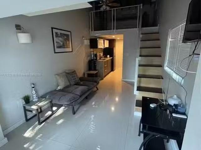 Condominium Miami Beach, FL 7820 Carlyle Ave #LOFT