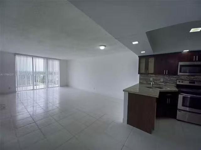 Condominium North Miami Beach, FL 16740 Ne 9th Ave #805