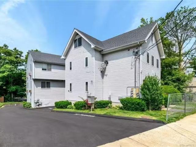 Condominium Rental, Mid Rise Norwalk, CT 116 W Cedar St #1