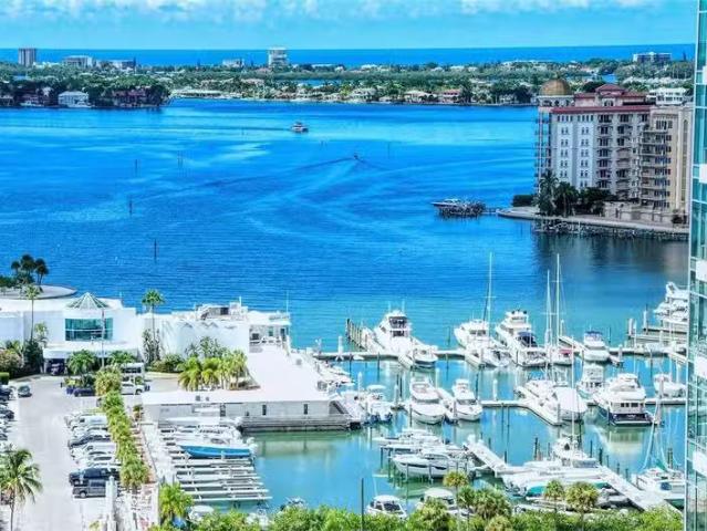 Condominium SARASOTA, FL 1350 Main St #1702