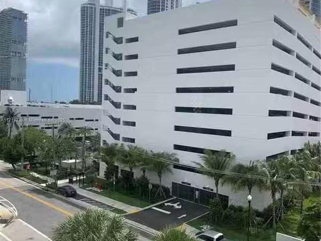 Condominium Sunny Isles Beach, FL 17800 Atlantic Blvd #206