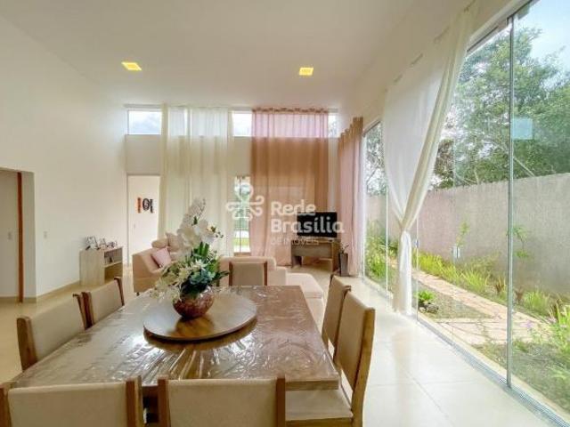 Condomínio Maxximo Garden, casa à venda, 3 quartos sendo 2 suítes no Jardim Botânico. Brasília DF