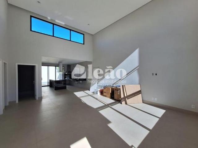 Condomínio Mont Alcino Casa Térrea Moderna com Piscina no Condominio Mont Alcino / Valinhos