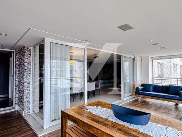 Condomínio MontSerrat Club Apartamento de 227m², 3 Suítes, sendo a master com banheira 1 escritóri