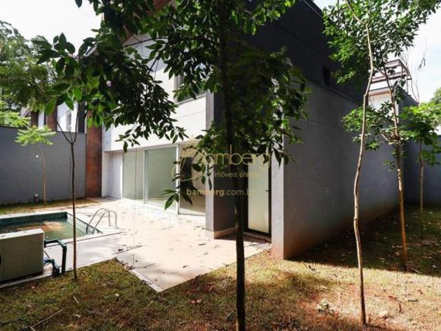 Condomínio na Chácara Flora, 3 suítes, 2 vagas, piscina, espaço fitness.