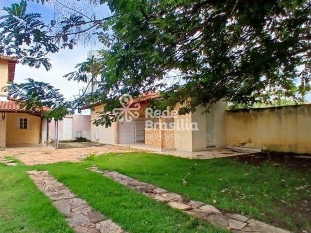 Condomínio Ouro Vermelho I Casa à venda, com 4 quartos, sendo 2 suítes, quintal amplo, Jardim Bo
