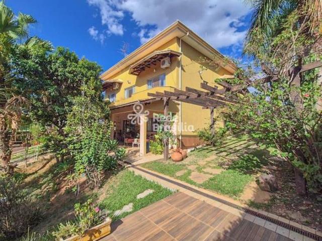 Condomínio Ouro Vermelho II Casa à venda, com 3 suítes, edícula, Jardim Botânico