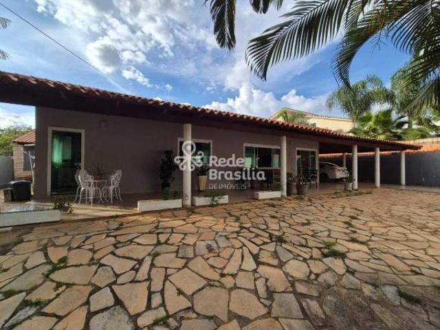 Condomínio Ouro Vermelho II Casa à venda, sendo 2 suítes e 2 semi suítes, Jardim Botânico