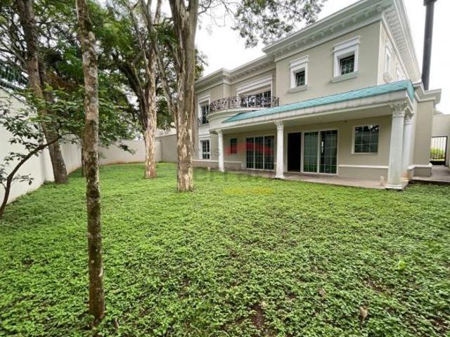 Condomínio Alto Padrão com mais de 17.000 m² de terreno, região bem arborizados