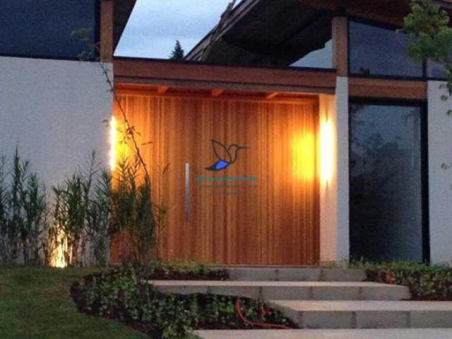 Condomínio Altos de Itu Casa de Luxo com Arquitetura em U e Spa em Itu – 980m²