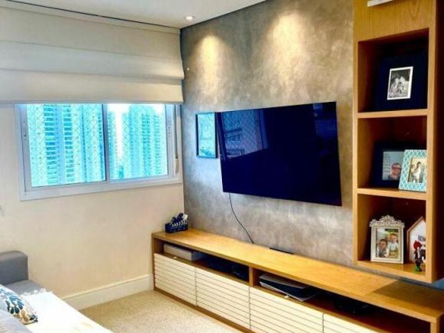 Condomínio Antigua, Morumbi Apartamento de 167m² com 2 suites, 3 banheiros, depósito e 2 vagas