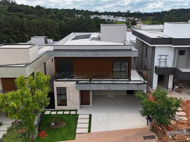 Condomínio Brisas do Lago / 300 m² com piscina e suíte master / Jar