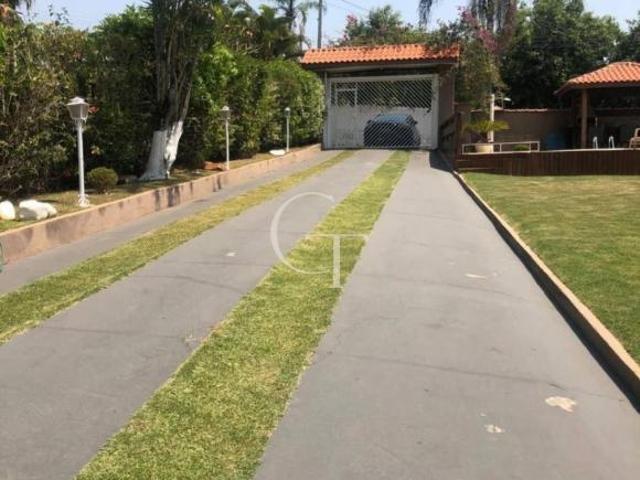 Casa a venda 04 Dormitórios sendo 03 Suítes Condomínio Chácara Flórida