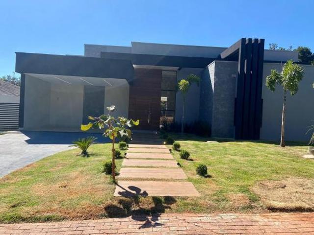 CONDOMÍNIO CHACÁRAS VILLA VERDE SENADOR CANEDO Casa em Condomínio com 3 Quarto s por R$ 1600000.00