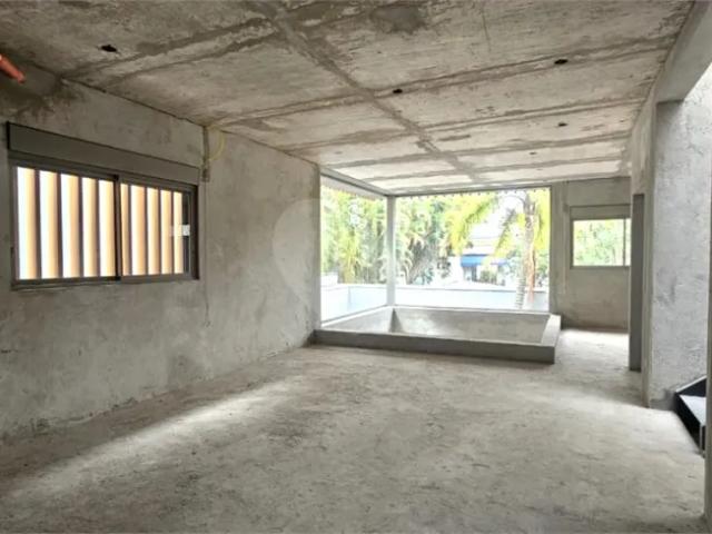 Casa à venda com 4 suítes no condomínio Plm 875, São Paulo SP