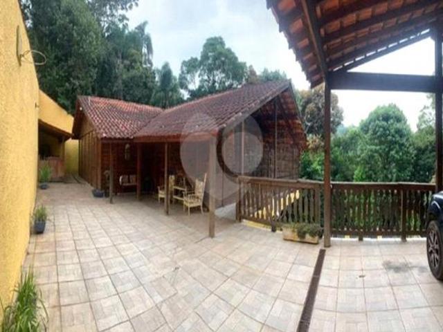 Condomínio com 4 quartos à venda em Caraguatá SP