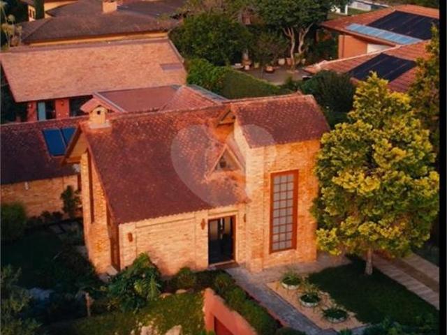 Condomínio com 4 quartos à venda em Granja viana SP