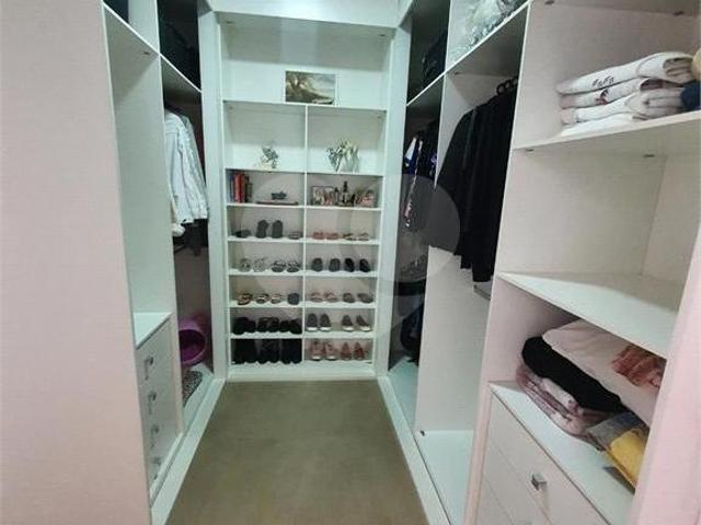 Condomínio com 4 quartos à venda em Jardim de itapoan SP