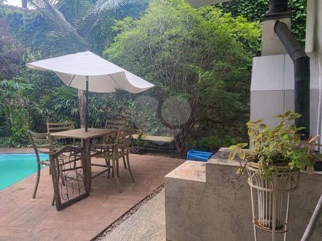 Condomínio com 4 quartos à venda em Jardim theodora SP