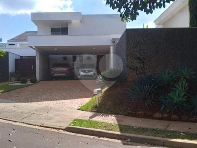 Casa à venda com 4 quartos, sendo 3 suítes, no condomínio Residencial Faber Castell II, São Carlos