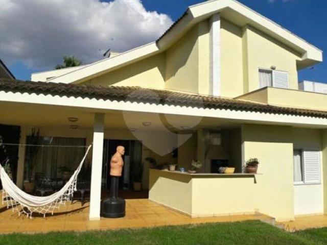 Casa à venda com 4 quartos, sendo 3 suítes, no condomínio Parque Faber II, São Carlos