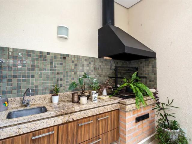 Casa à venda com 5 quartos, sendo 4 suítes, no condomínio Villa de Monterey, São Paulo SP