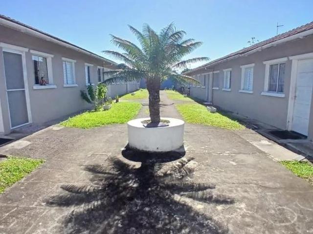 Condomínio com 2 dormitórios próximo à praia no bairro Umuarama