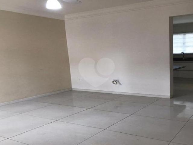 Condomínio com 2 quartos à venda em Jardim três marias SP