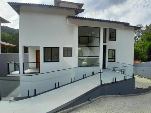 Condomínio com 3 quartos à venda em Caraguatá SP