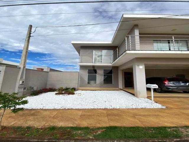 Casa à venda com 3 quartos, sendo 1 suíte, no condomínio Residencial Eldorado, São Carlos