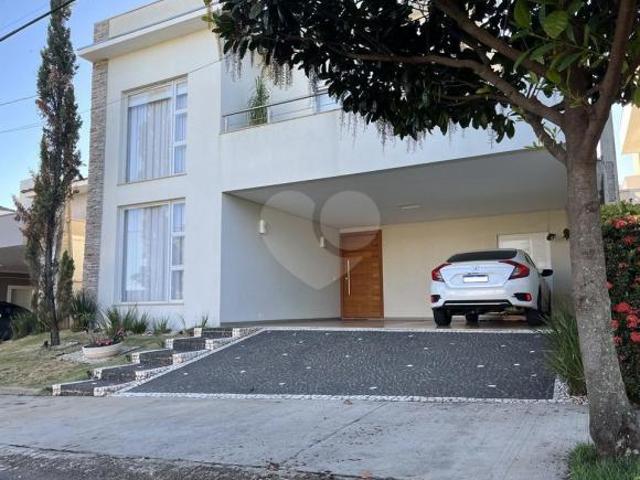 Casa à venda com 3 quartos, sendo 2 suítes, no condomínio Quebec, São Carlos