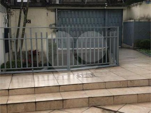 Condomínio com 3 quartos à venda em Conjunto residencial santa terezinha SP