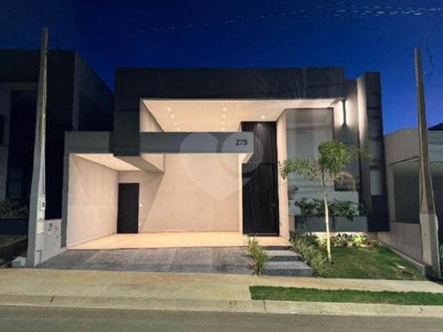 Casa à venda com 3 quartos, sendo 1 suíte, no condomínio Residencial Villeneuve, São Carlos
