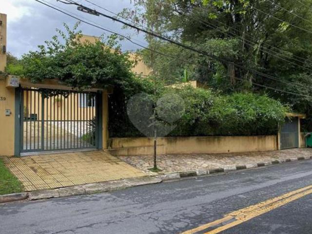 Condomínio com 3 quartos à venda em Pousada Dos Bandeirantes SP