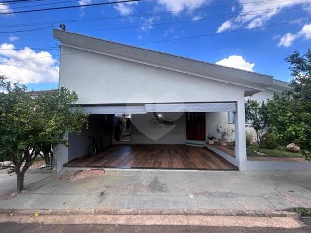 Casa à venda com 3 quartos, sendo 1 suíte, no condomínio Residencial Eldorado, São Carlos