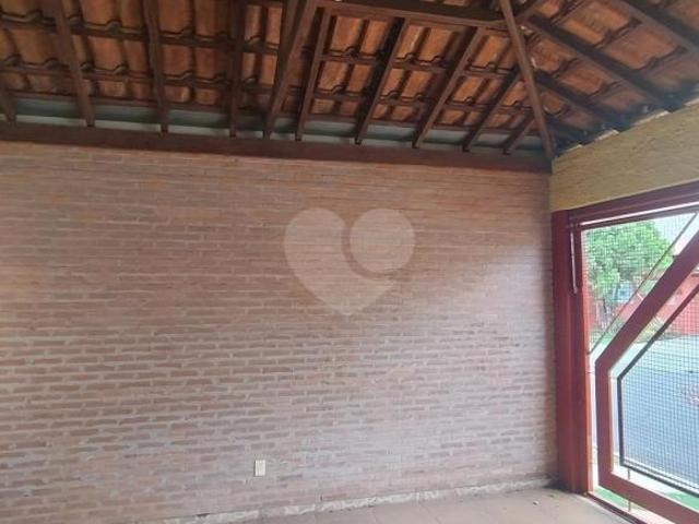Casa à venda com 3 quartos, sendo 1 suíte, no condomínio Residencial Parati, São Carlos